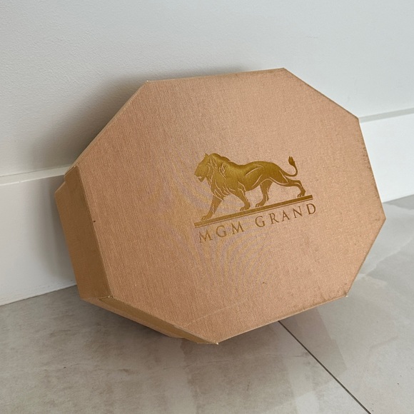 MGM Las Vegas | Accessories | Vintage Rare Mgm Grand Las Vegas Lion ...